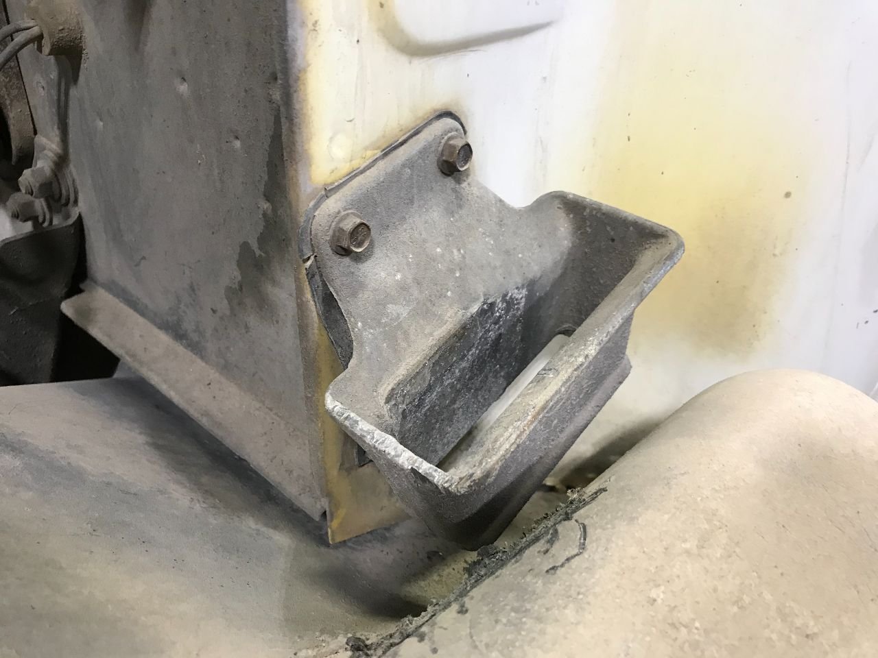 1400M415M | Mack CH600 Hood Rest for Sale