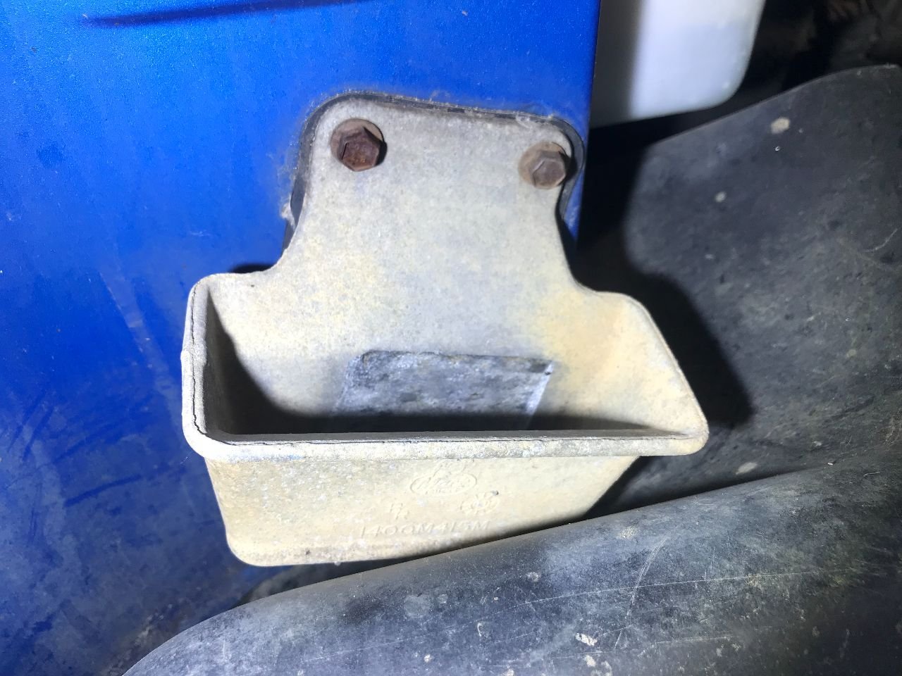 14OQM415M | Mack CH600 Hood Rest for Sale