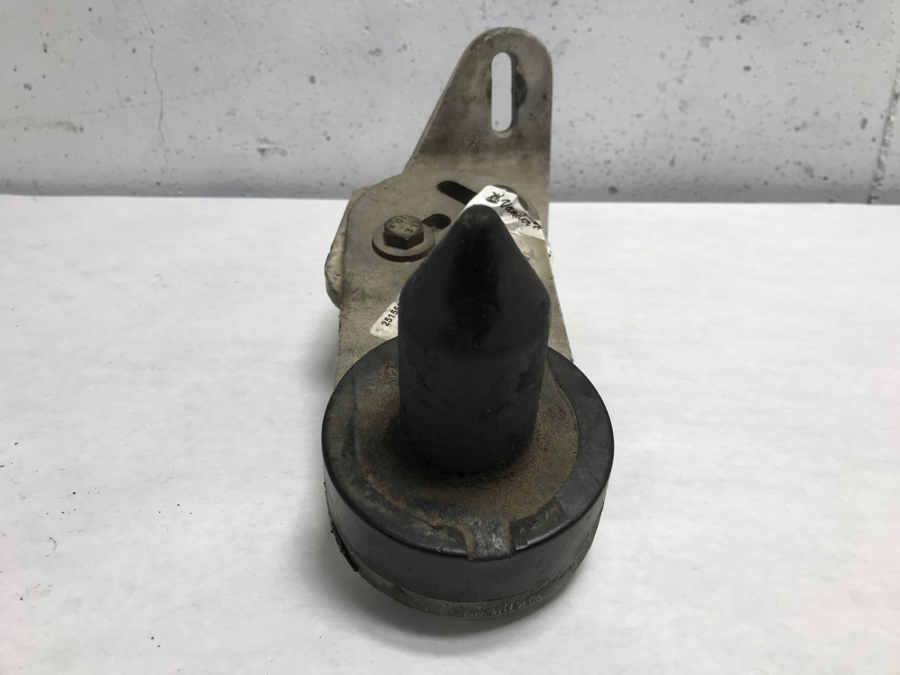 K275-1516 | Kenworth T600 Hood Rest for Sale