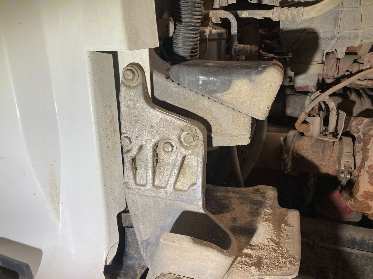 L85-6131R | Kenworth T880 Hood Rest for Sale