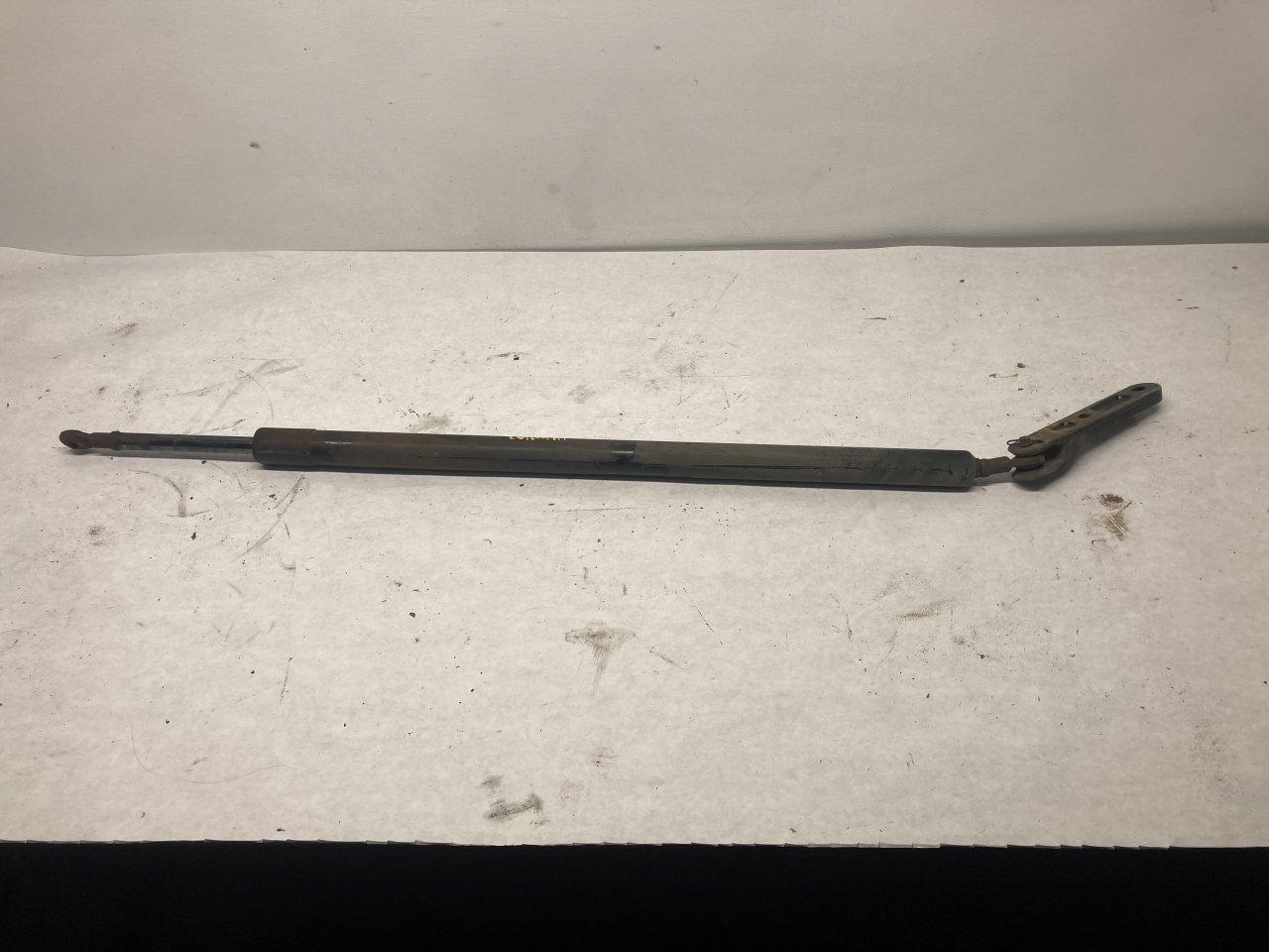 L71-6009 | Kenworth T680 Hood Shock for Sale