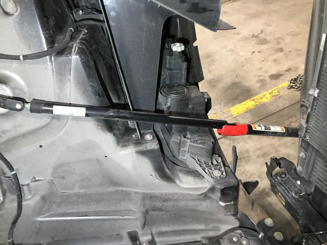 L71-1011 | Kenworth T680 Hood Shock for Sale