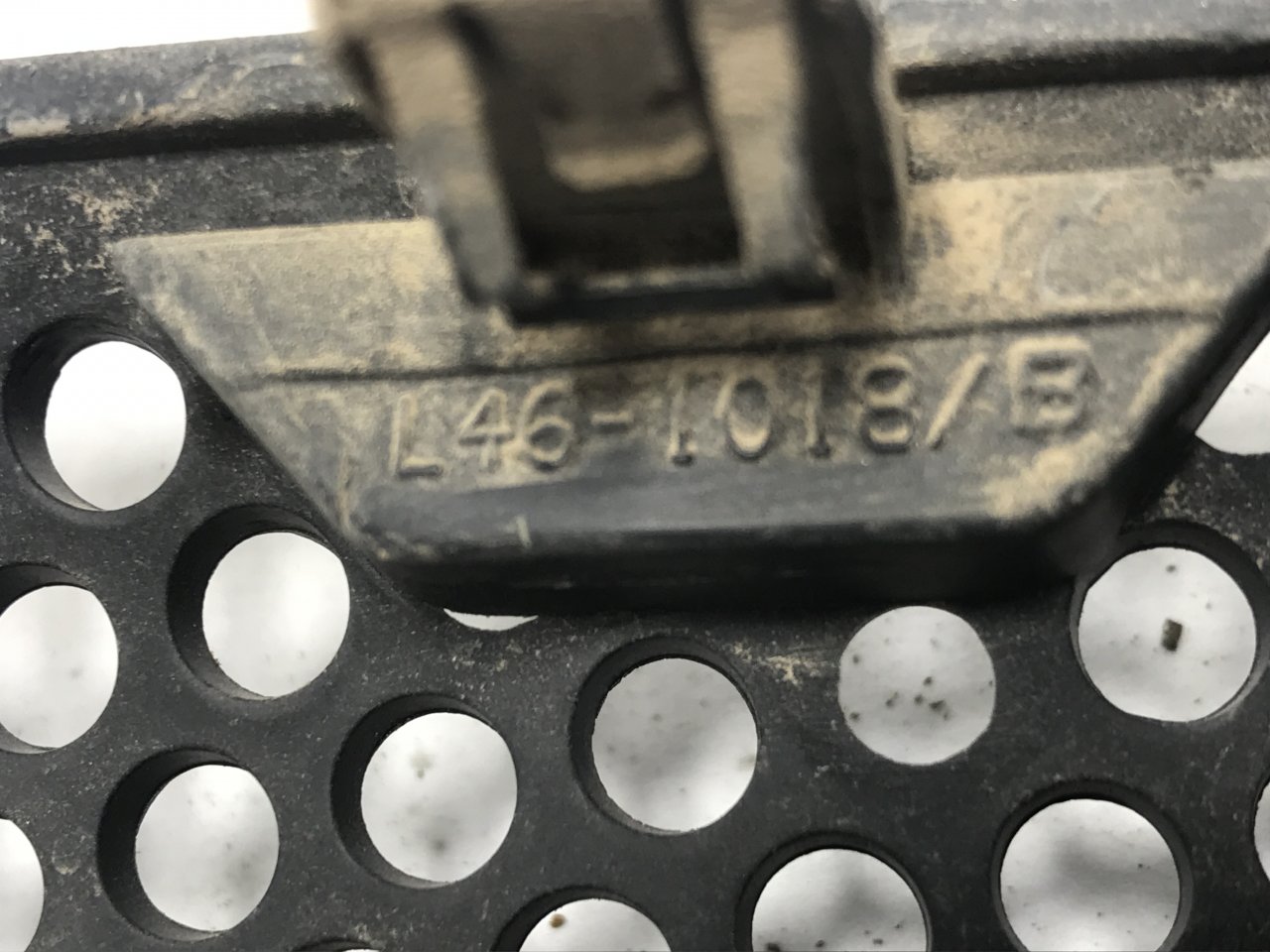 L46-1018 | Kenworth T660 Hood Side Vent for Sale