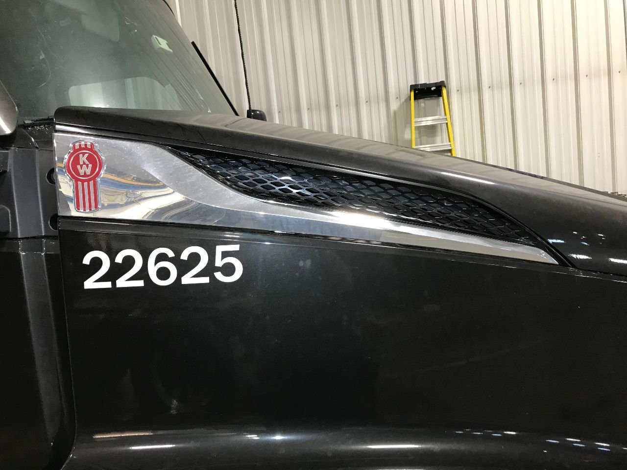 L60-1062R | Kenworth T680 Hood Side Vent for Sale