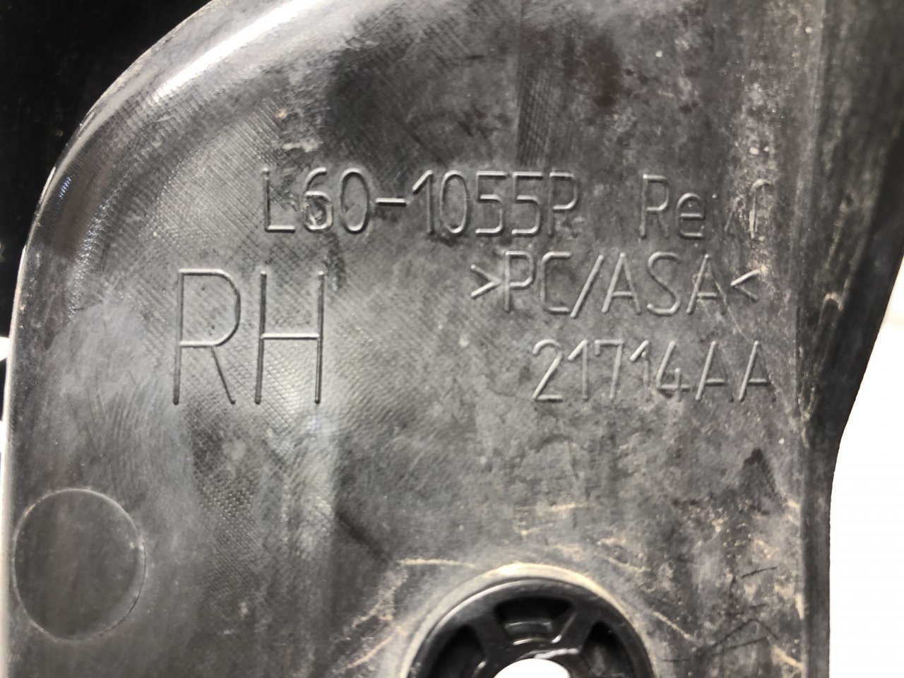 L60-1055R | Kenworth T680 Hood Side Vent for Sale