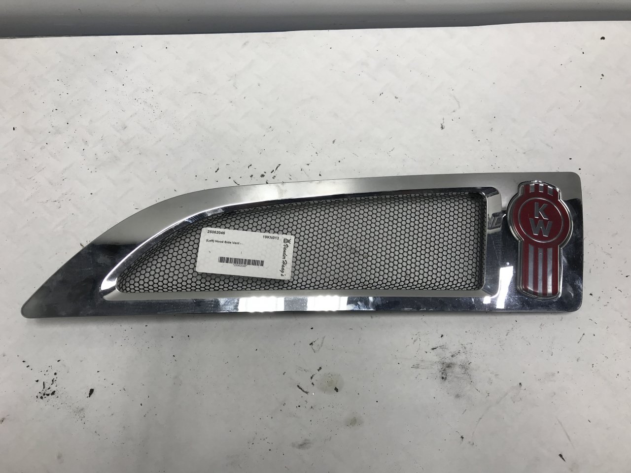 Kenworth T680 Hood Side Vent for Sale