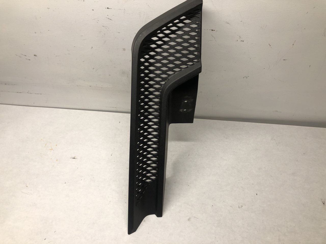 L60-1055 | Kenworth T680 Hood Side Vent for Sale