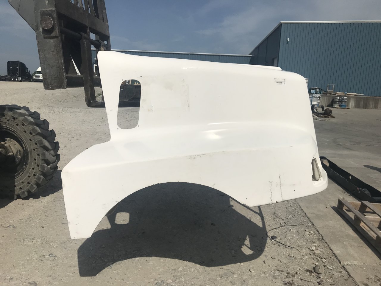 02-12506 | Kenworth T600 Hood for Sale