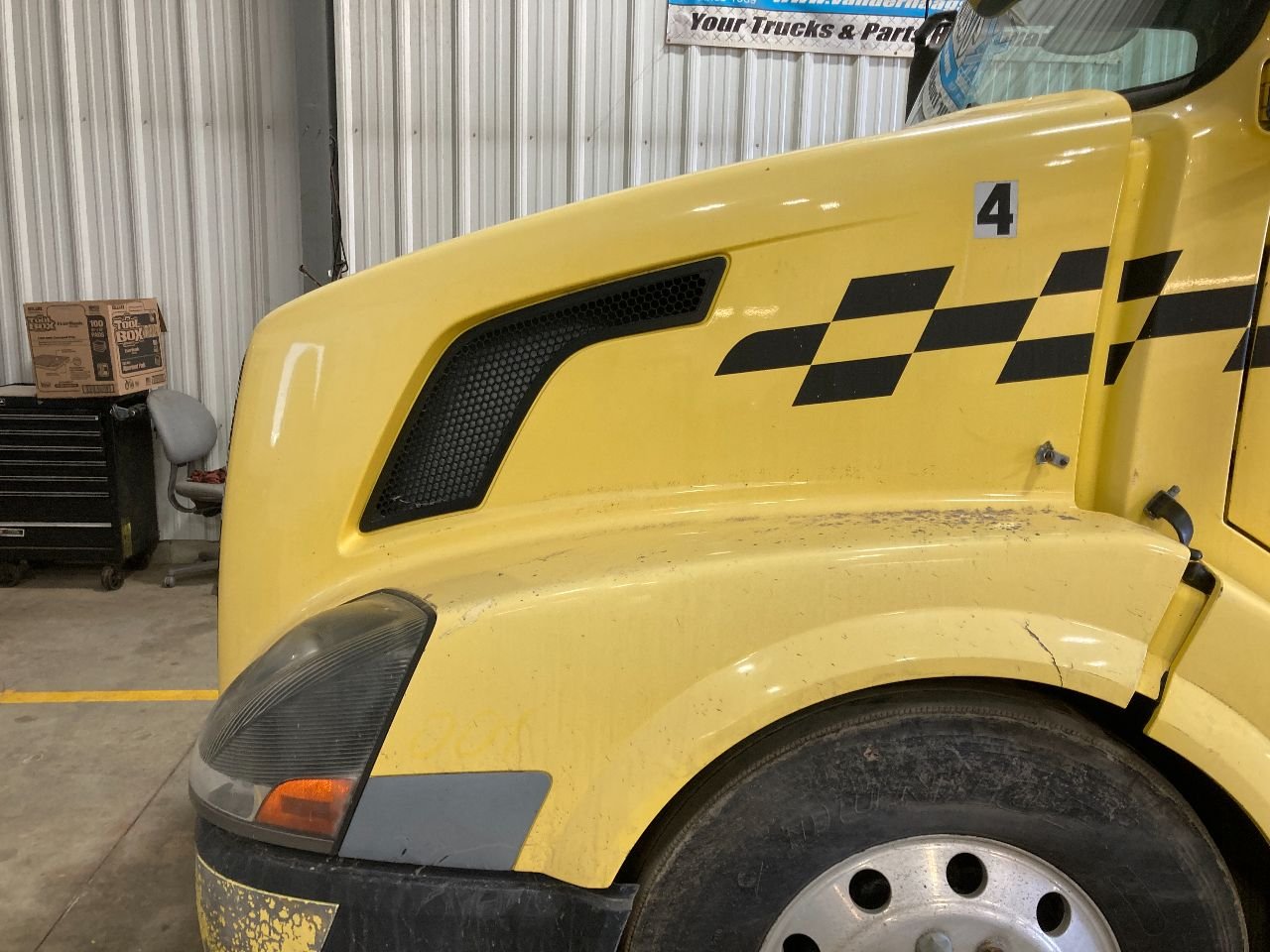 20534773 | Volvo VNL Hood for Sale
