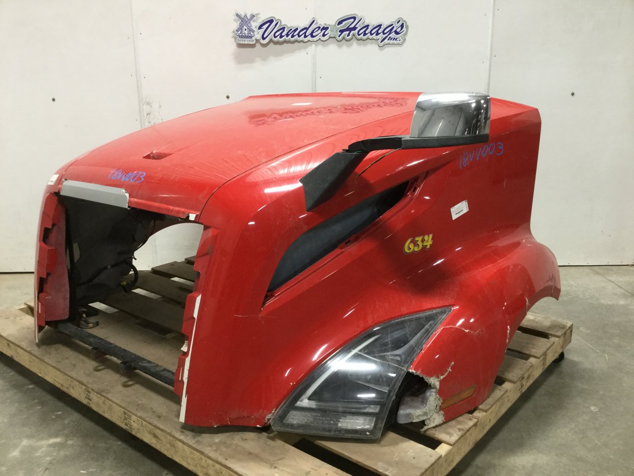 82743891 | Volvo VNL Hood for Sale