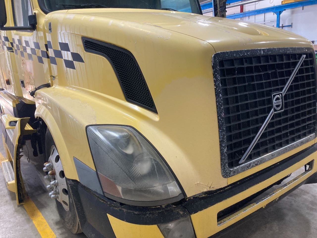 20534773 | Volvo VNL Hood for Sale