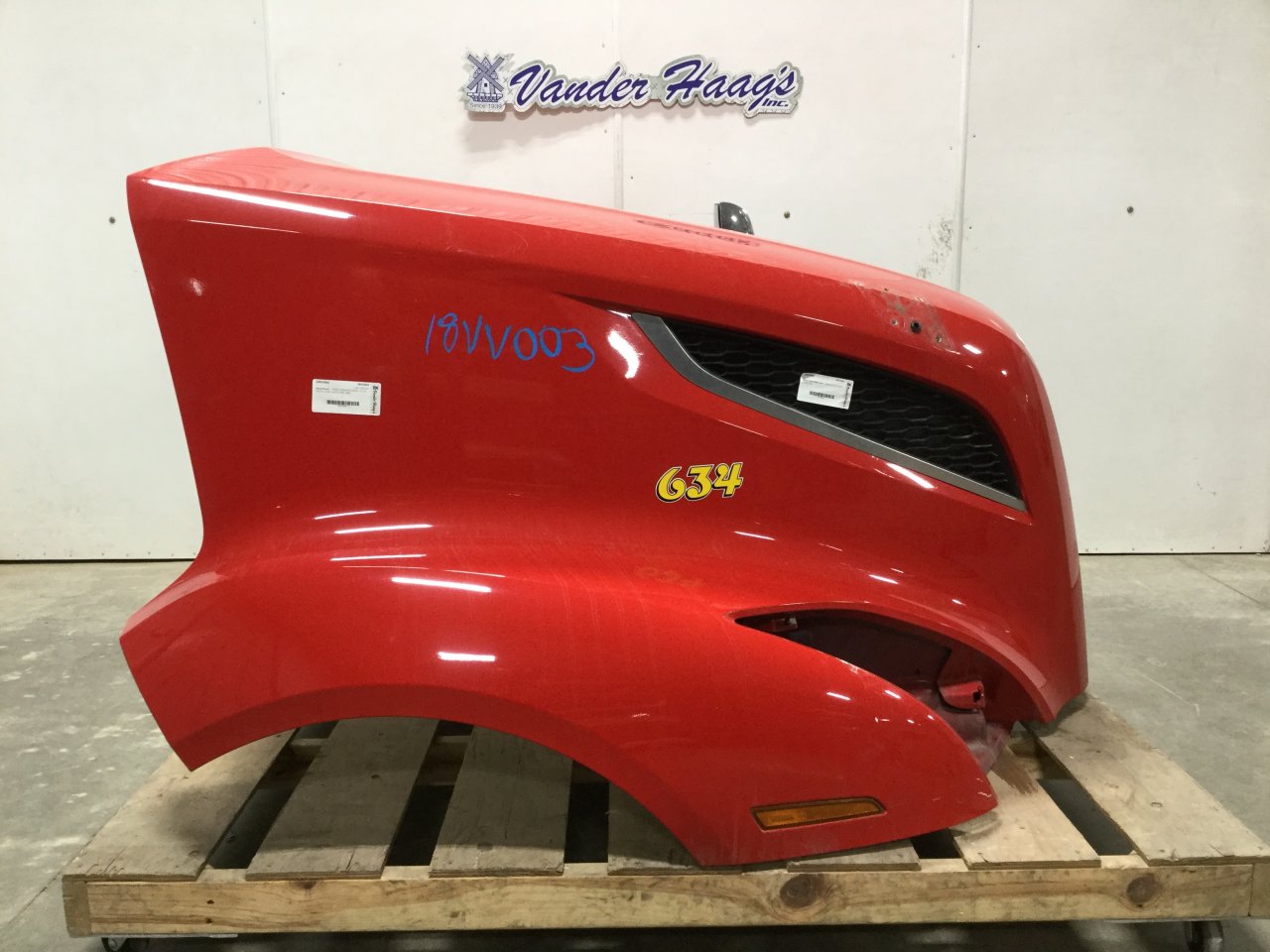 82743891 | Volvo VNL Hood for Sale