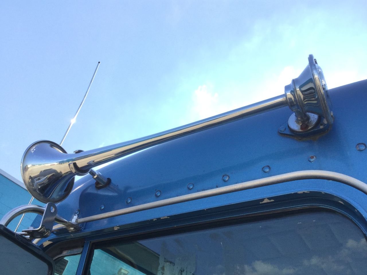 Peterbilt 320 Horn for Sale