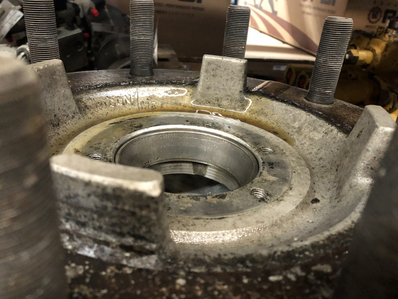 101945G | Peterbilt 379 Hub for Sale