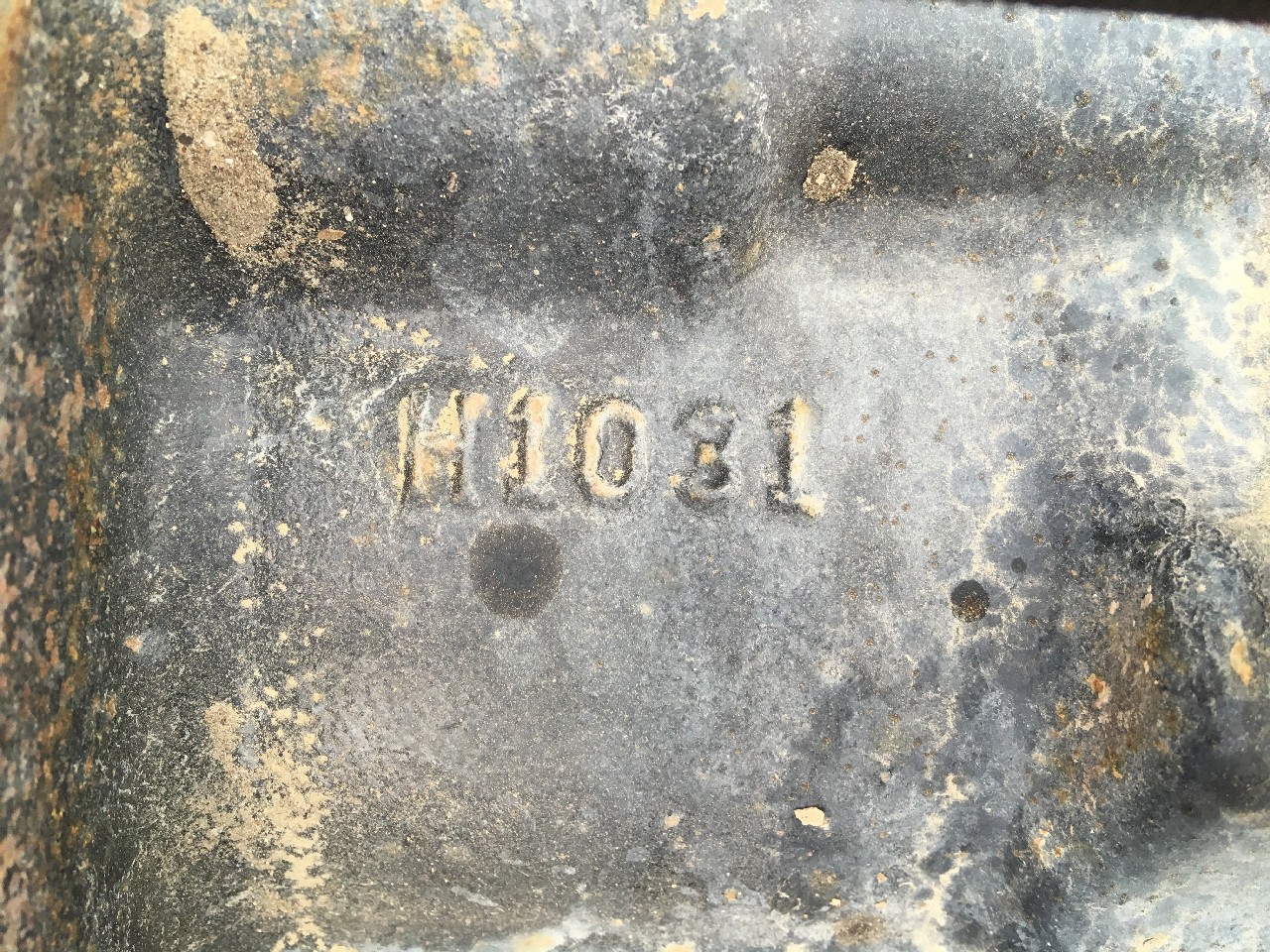 H1031 | Peterbilt 379 Hub for Sale