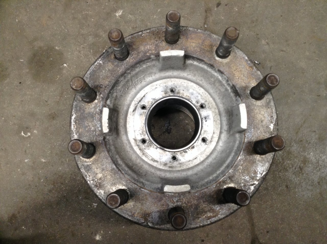 101945G | Peterbilt 379 Hub for Sale