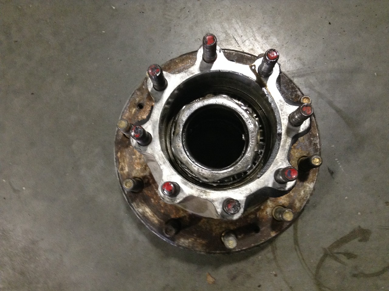 0306196L | Peterbilt 379 Hub for Sale