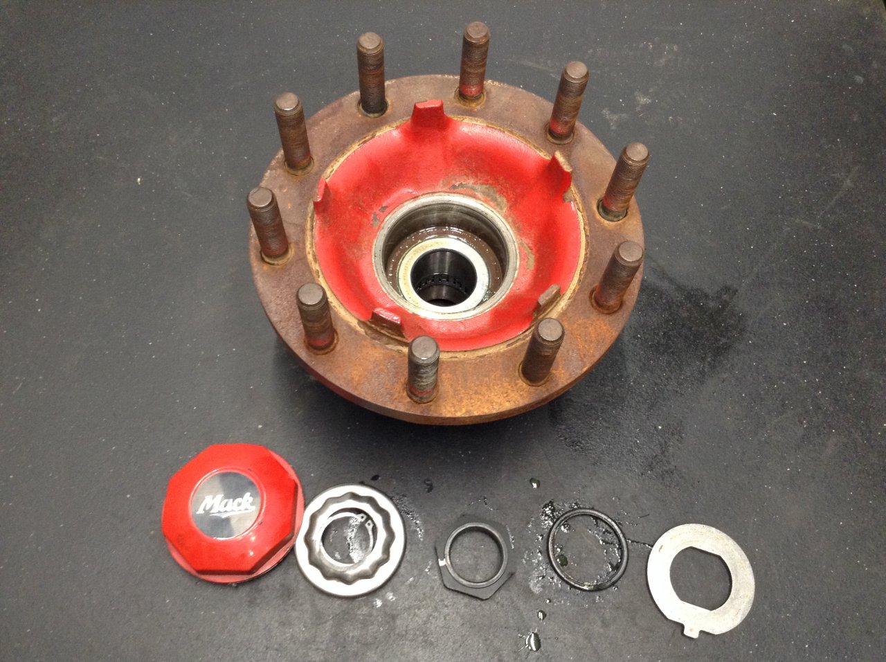 Mack CXU613 Hub for Sale