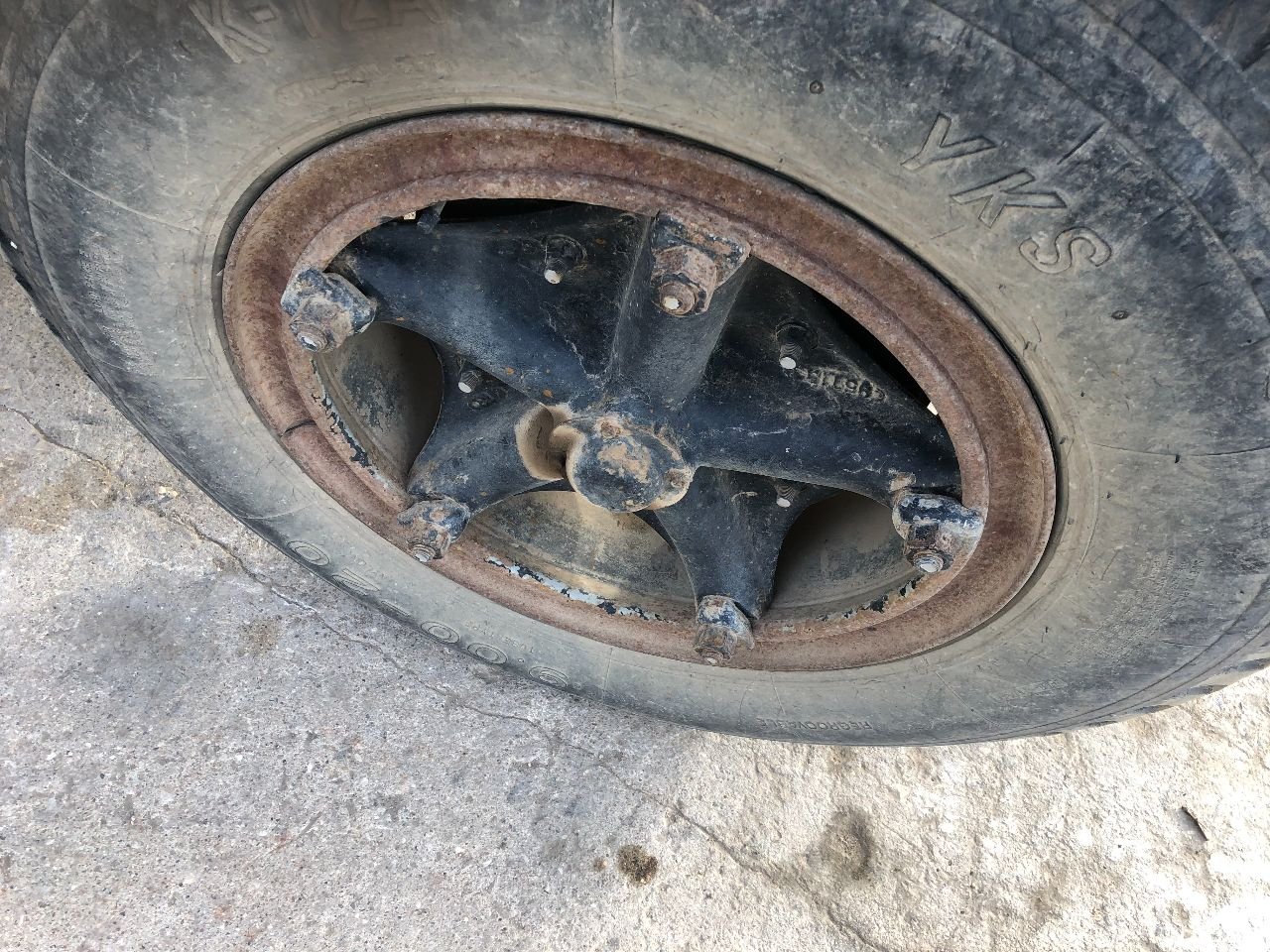 9571B | Ford F600 Hub for Sale