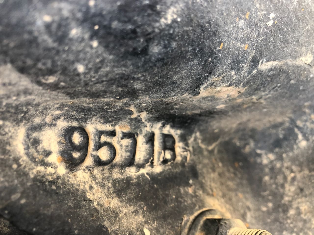 9571B | Ford F600 Hub for Sale