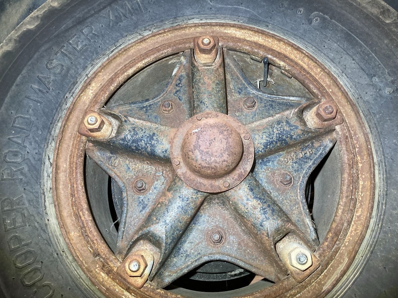 Ford F600 Hub for Sale
