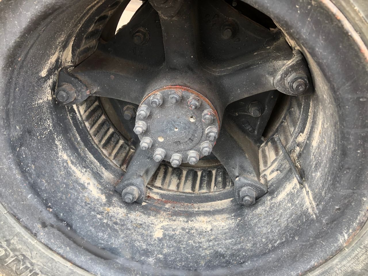 9682-A | Ford F800 Hub for Sale