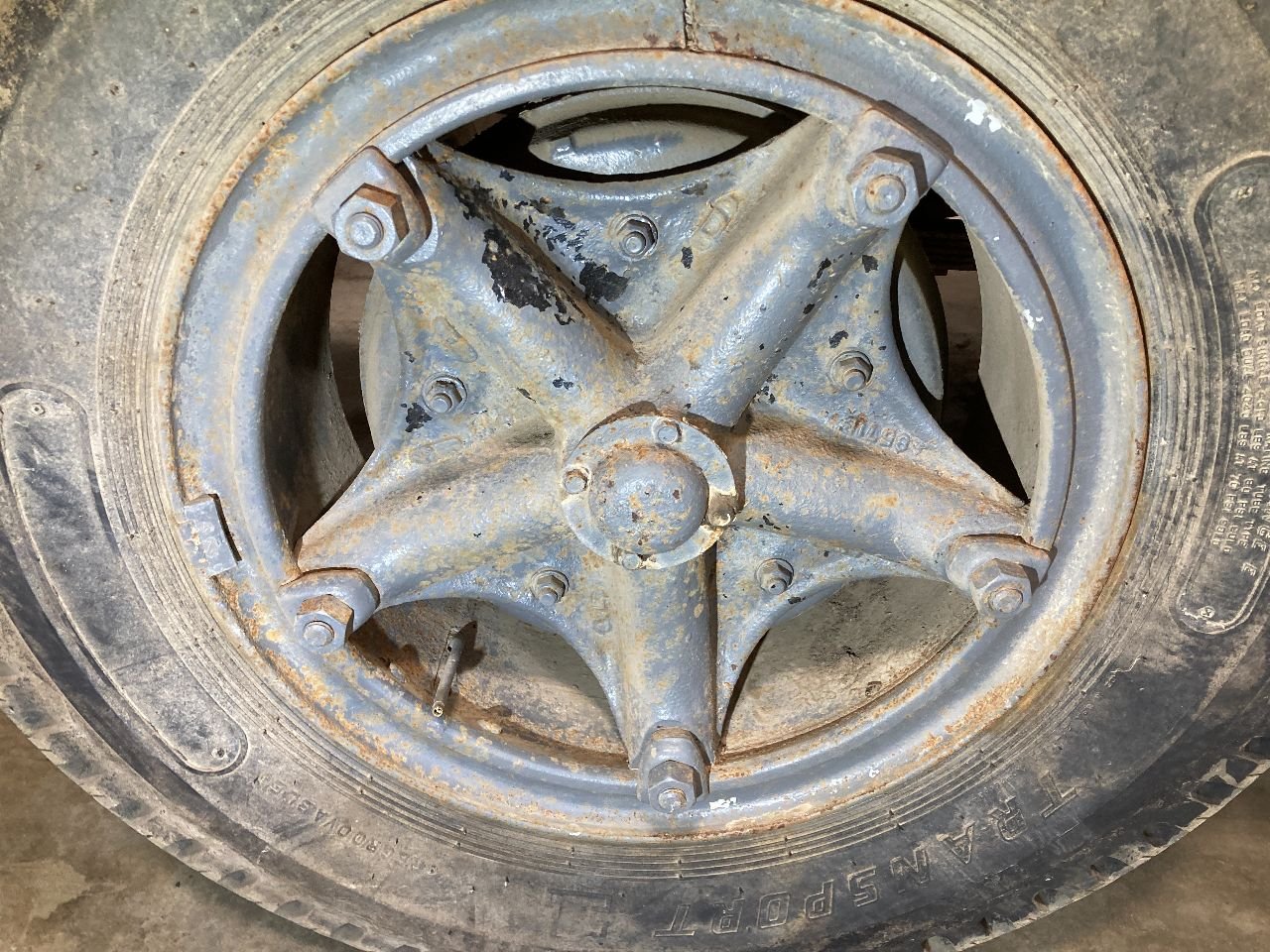 Ford LN600 Hub for Sale