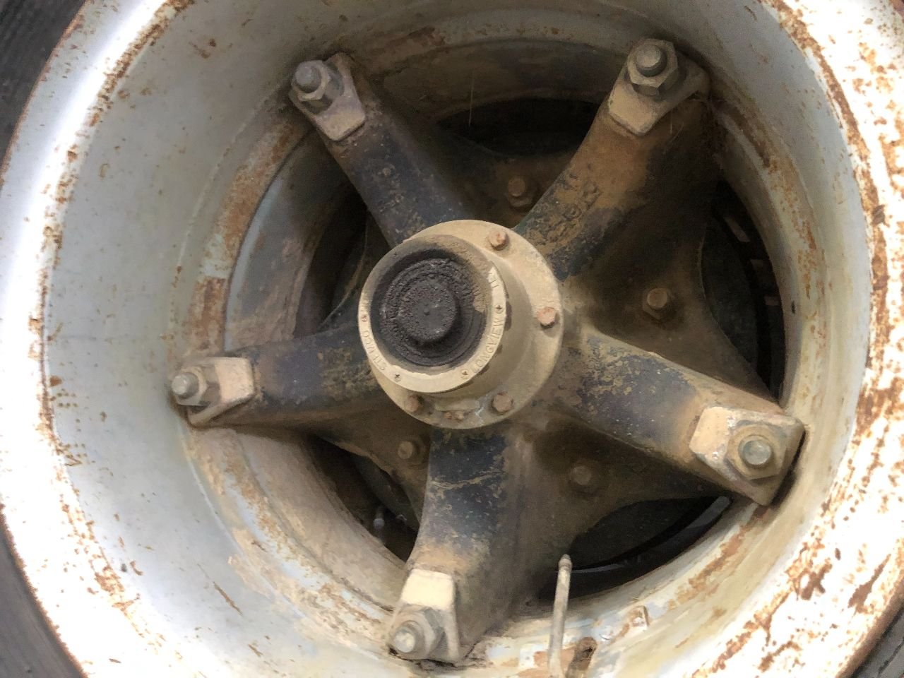 Ford L8501 Hub for Sale