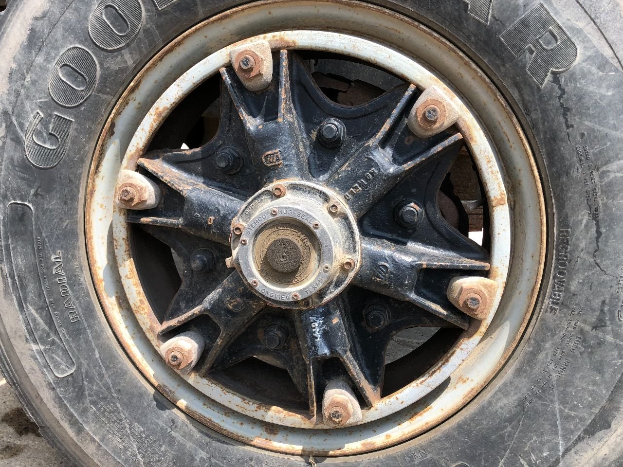 Ford LN7000 Hub for Sale