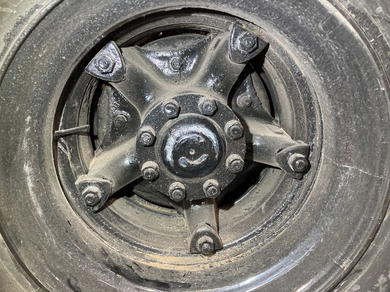 Ford LT9000 Hub for Sale