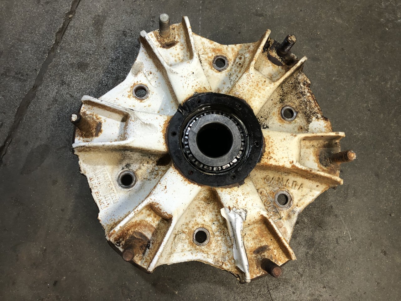 14002 | Mack R600 Hub for Sale