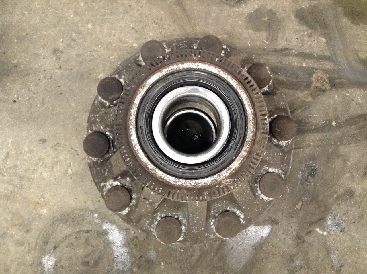Kenworth T2000 Hub for Sale