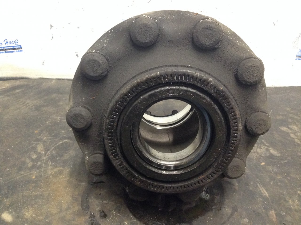 Kenworth T600 Hub for Sale