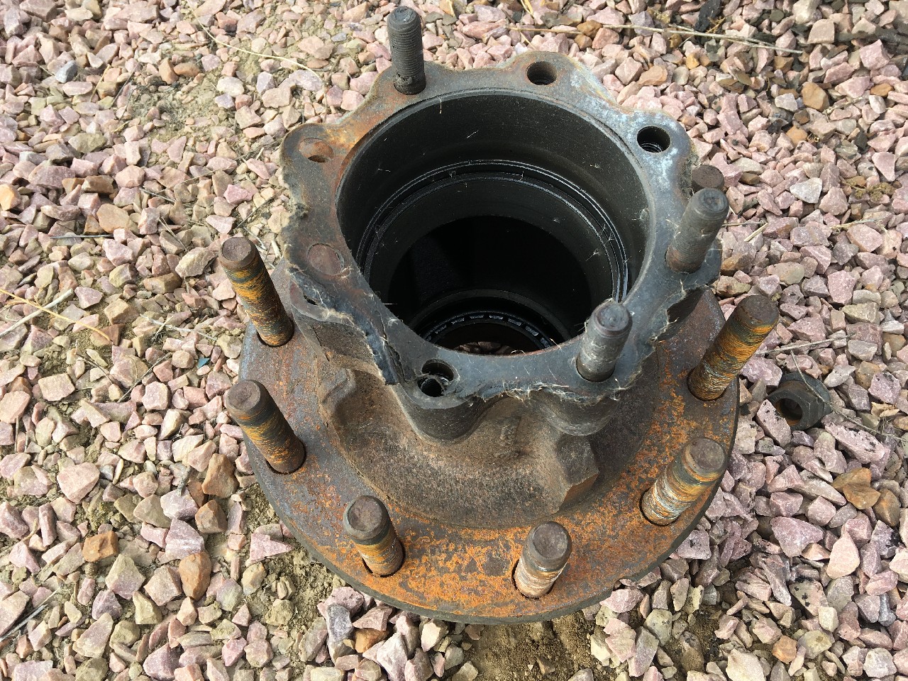 H1001 | Kenworth T600 Hub for Sale