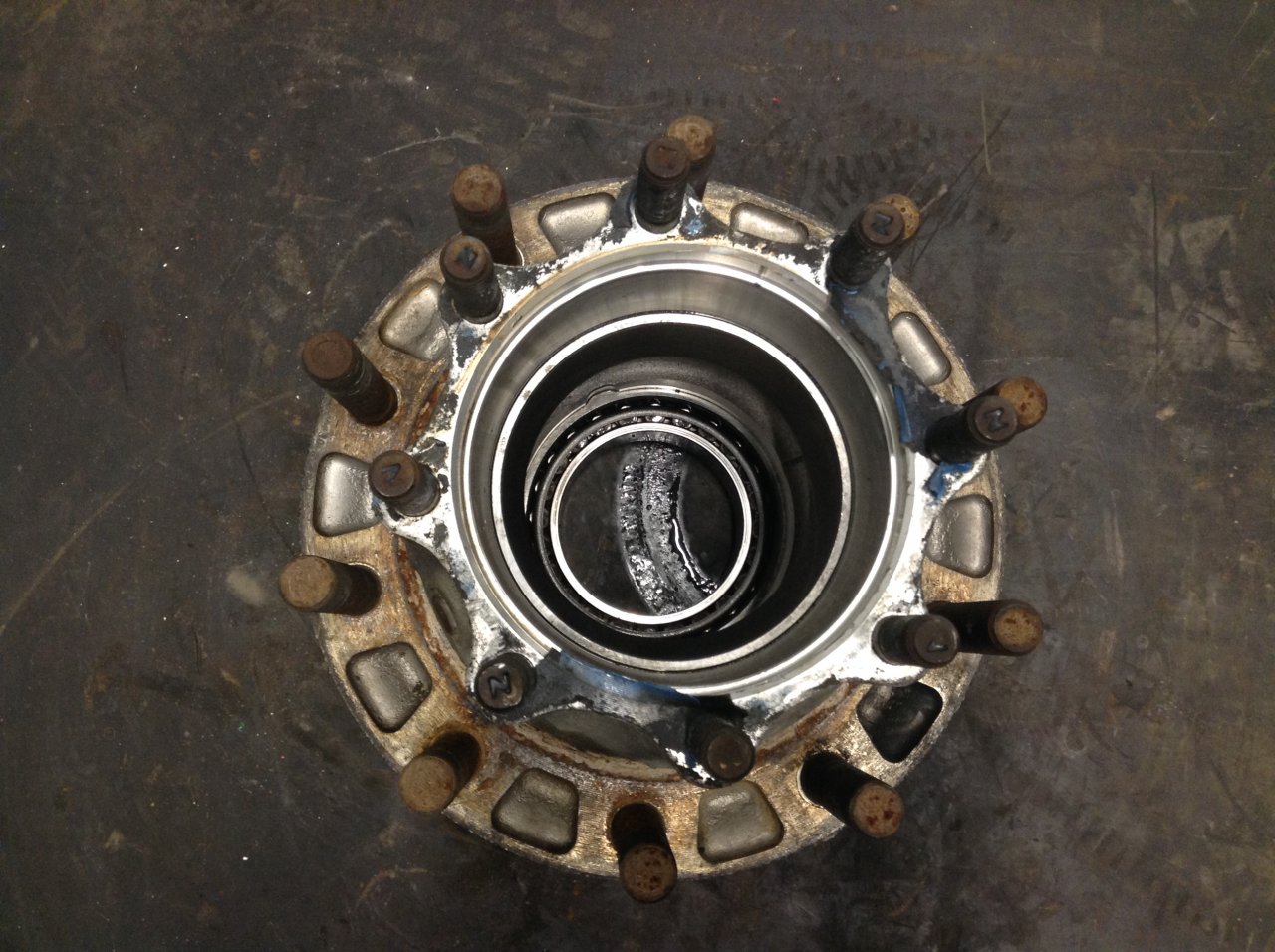Kenworth T600 Hub for Sale