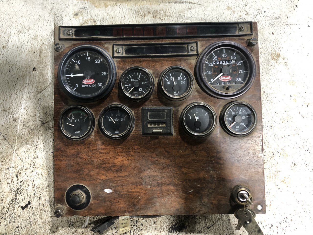 Peterbilt 357 Speedometer Instrument Cluster for Sale