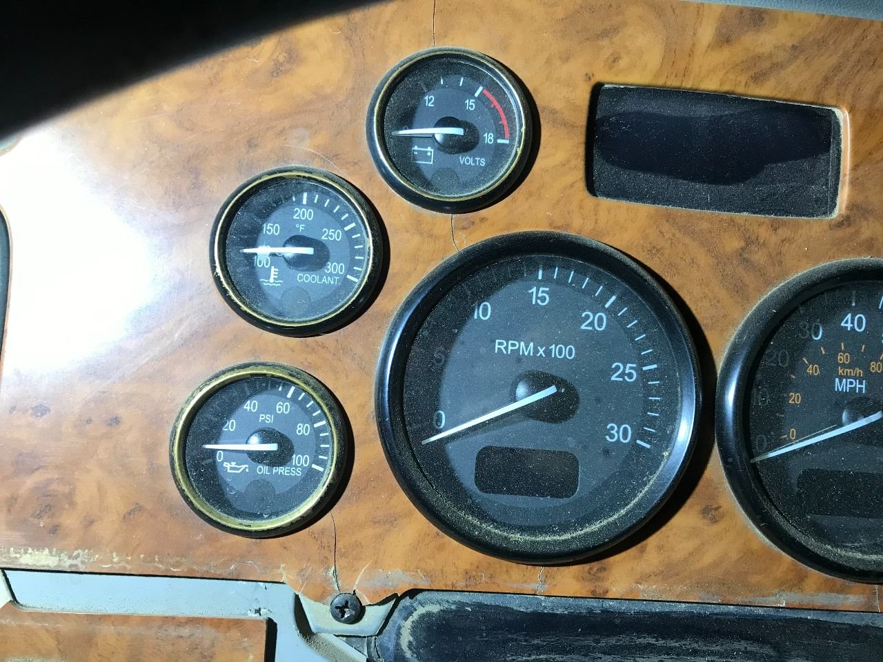 S64-6043-210000 | Peterbilt 367 Speedometer Instrument Cluster for Sale