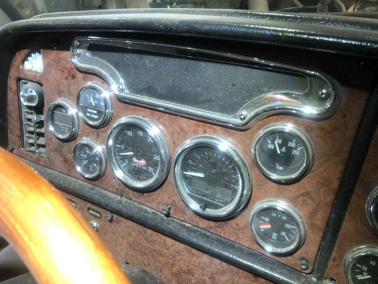 17-04235-120 | Peterbilt 379 Speedometer Instrument Cluster for Sale