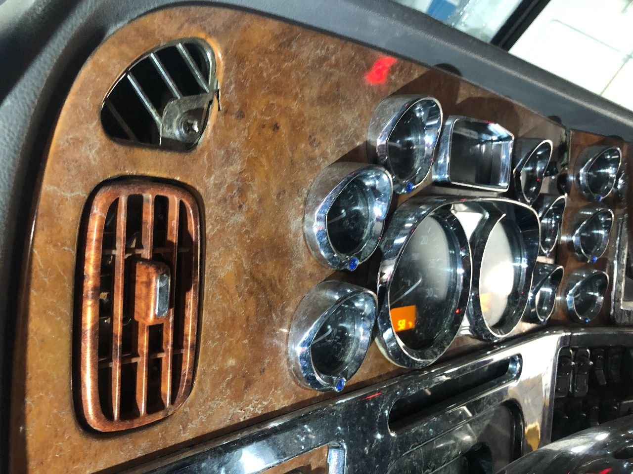 S64-6021-100 | Peterbilt 379 Speedometer Instrument Cluster for Sale