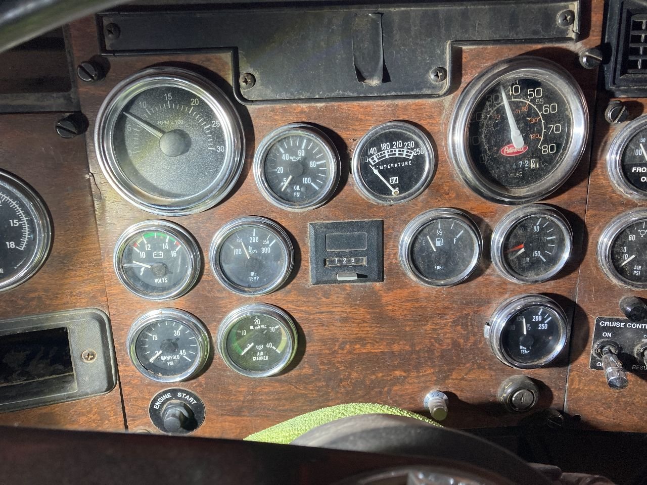 N/A | Peterbilt 379 Speedometer Instrument Cluster for Sale