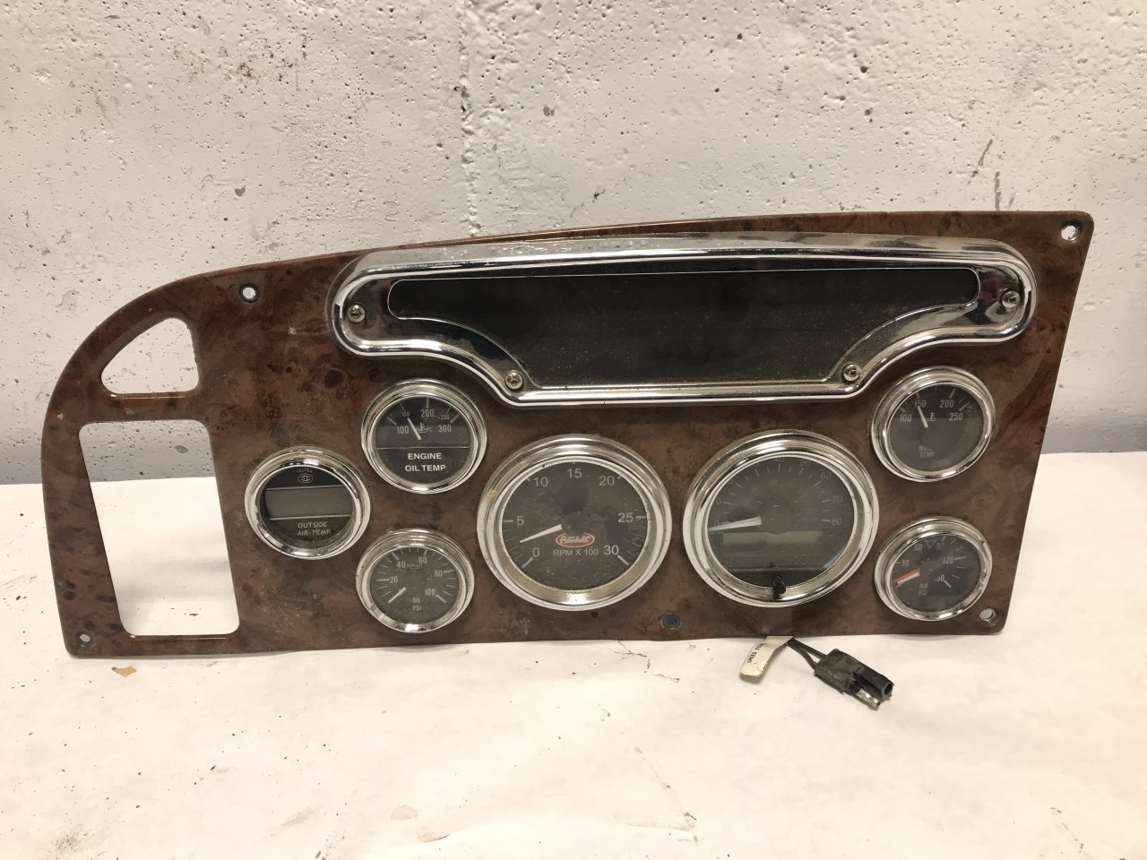 17-04235-120 | Peterbilt 379 Speedometer Instrument Cluster for Sale