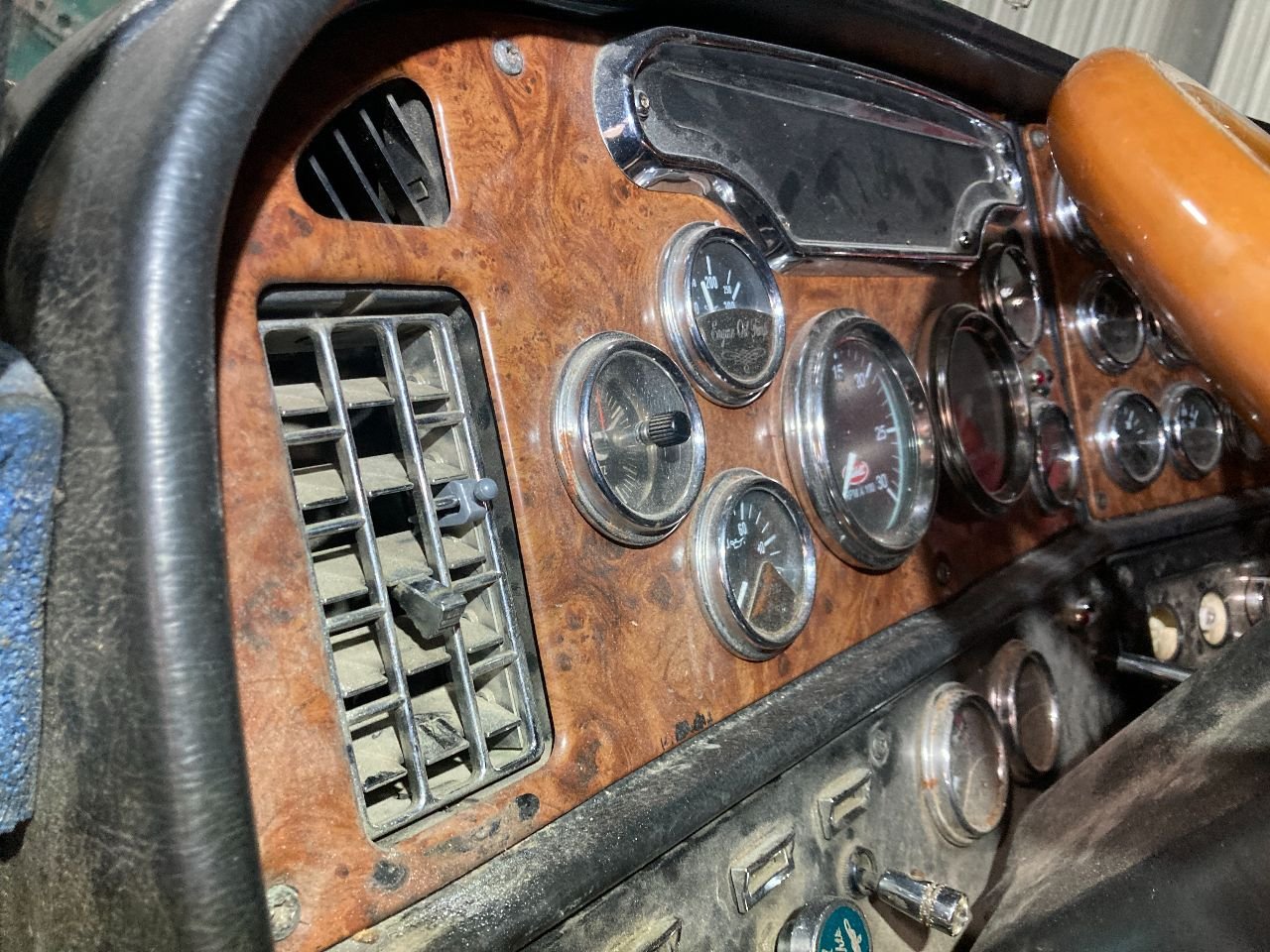 VERIFY | Peterbilt 379 Speedometer Instrument Cluster for Sale
