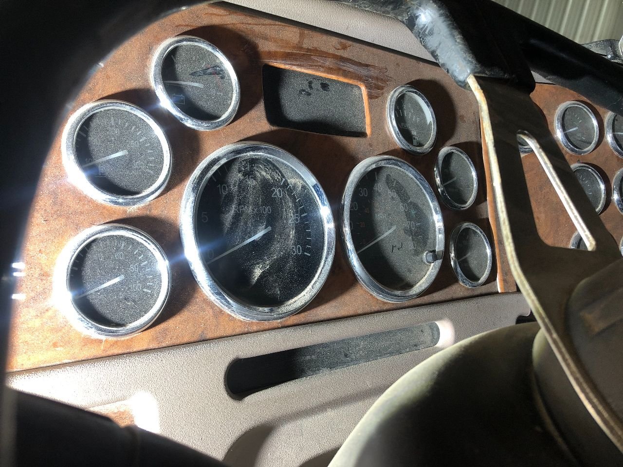 Q43-6001-100603 | Peterbilt 379 Speedometer Instrument Cluster for Sale