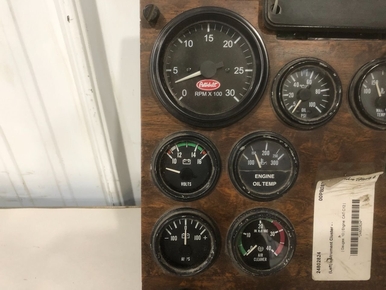 17-04348 | Peterbilt 385 Speedometer Instrument Cluster for Sale