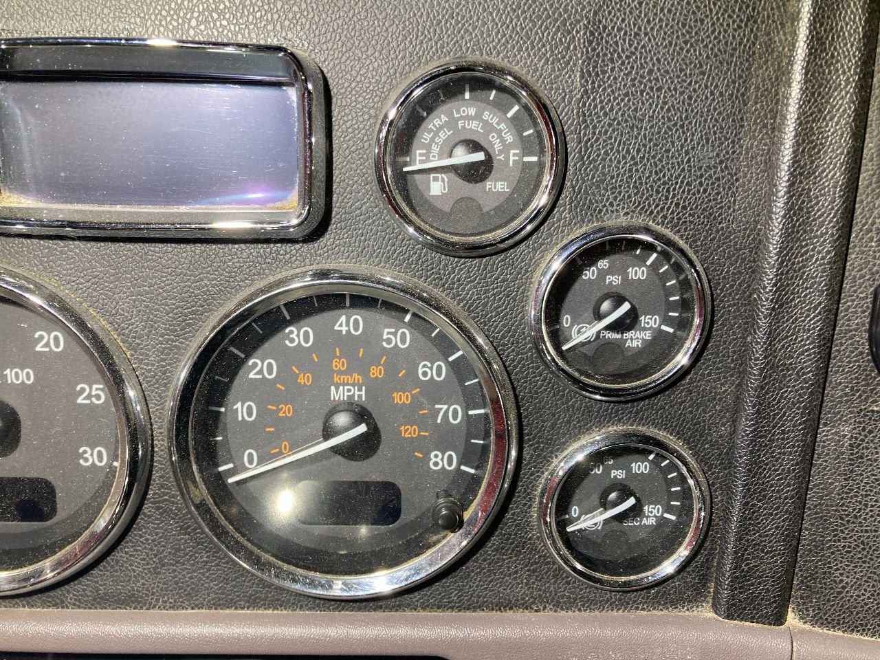 S64-6043-411200 | Peterbilt 386 Speedometer Instrument Cluster for Sale