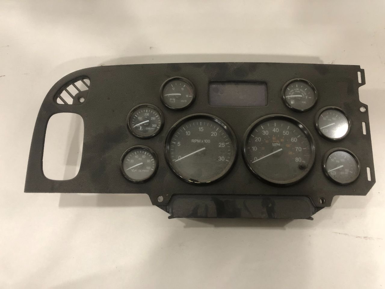 A2C53367810 2780 060 | Peterbilt 386 Speedometer Instrument Cluster for Sal