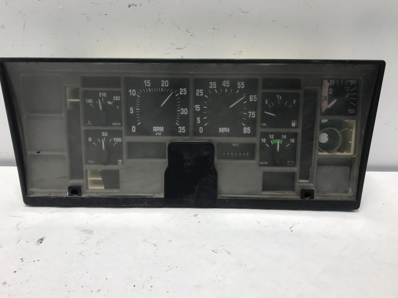 3525074C91 | International 4700 Speedometer Instrument Cluster for Sale
