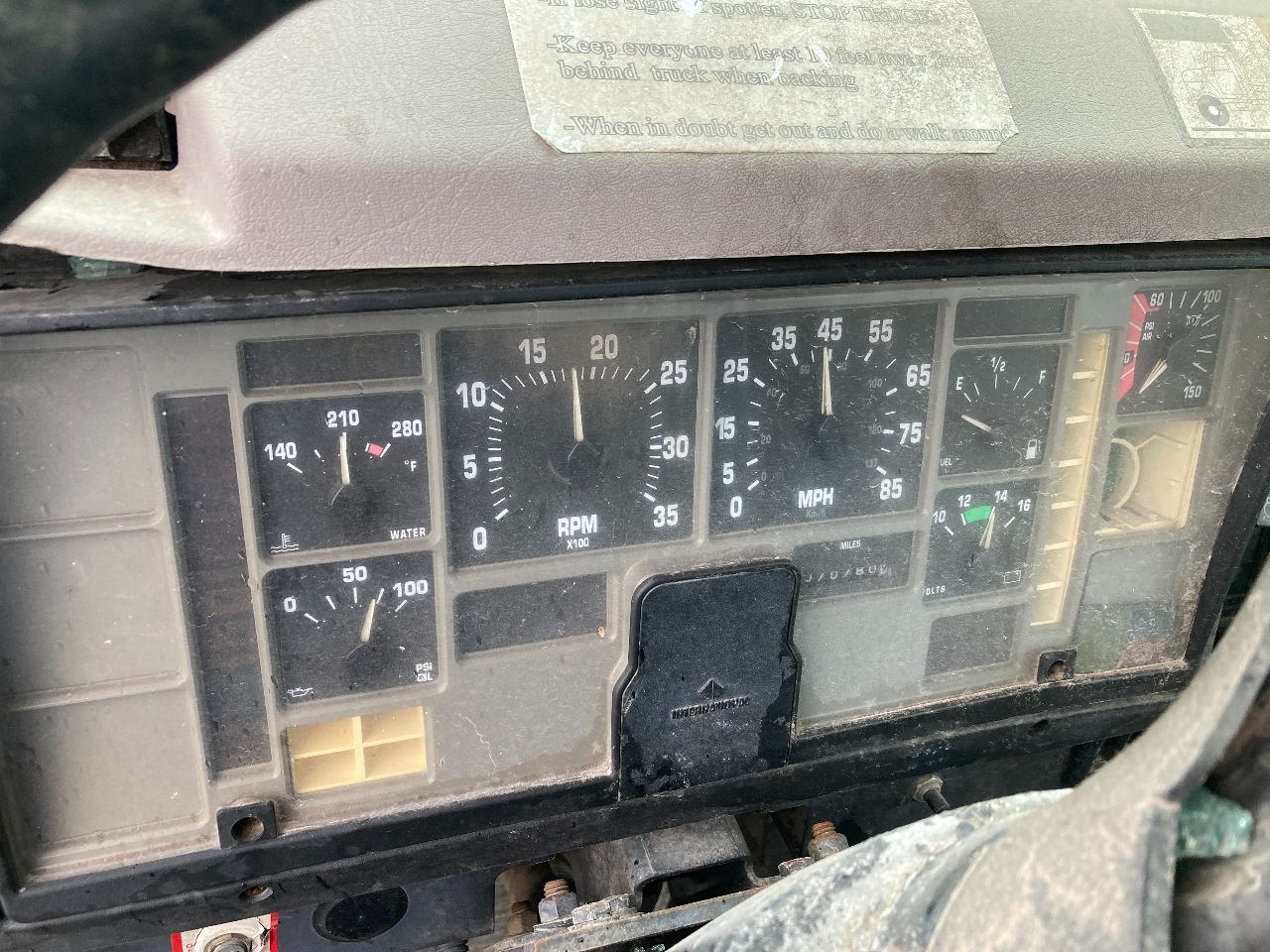 3525102C91 | International 4900 Speedometer Instrument Cluster for Sale