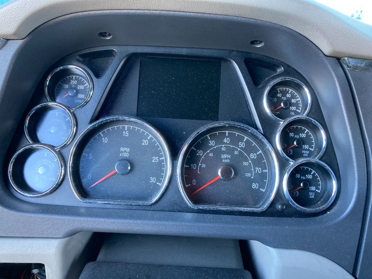 Q43-6057-1-2-110C | Peterbilt 579 Speedometer Instrument Cluster for Sale