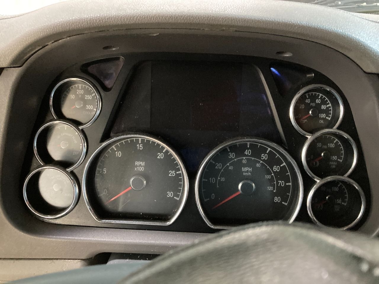 Q43-6057-1-2-106B | Peterbilt 587 Speedometer Instrument Cluster for Sale